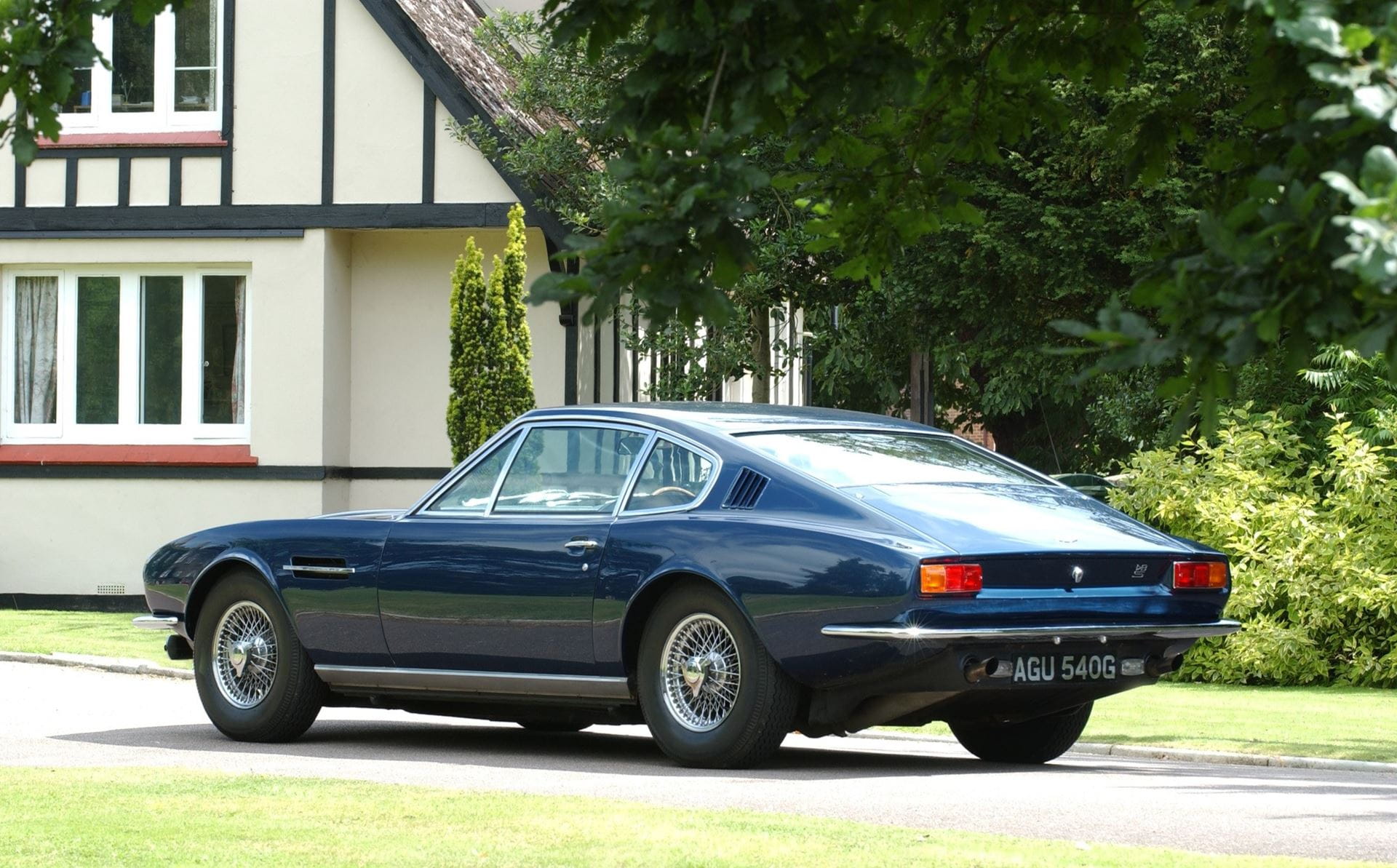 Aston Martin DBS | Luxury 4 Seater | Aston Martin (UK) | Aston Martin UK