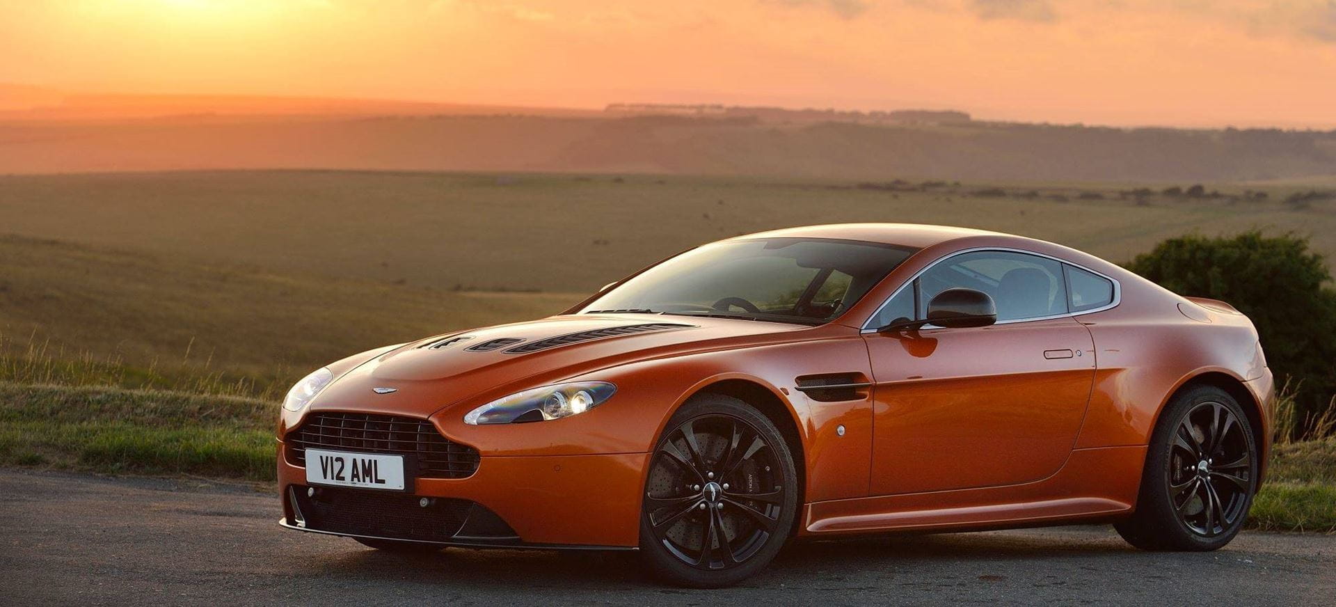 V12 Vantage (2009 - 2012) | Past Models | Aston Martin (UK) | Aston ...