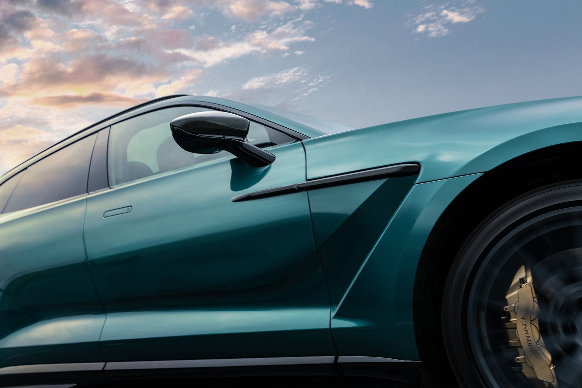 Aston Martin DBX707 - Middle East | Aston Martin