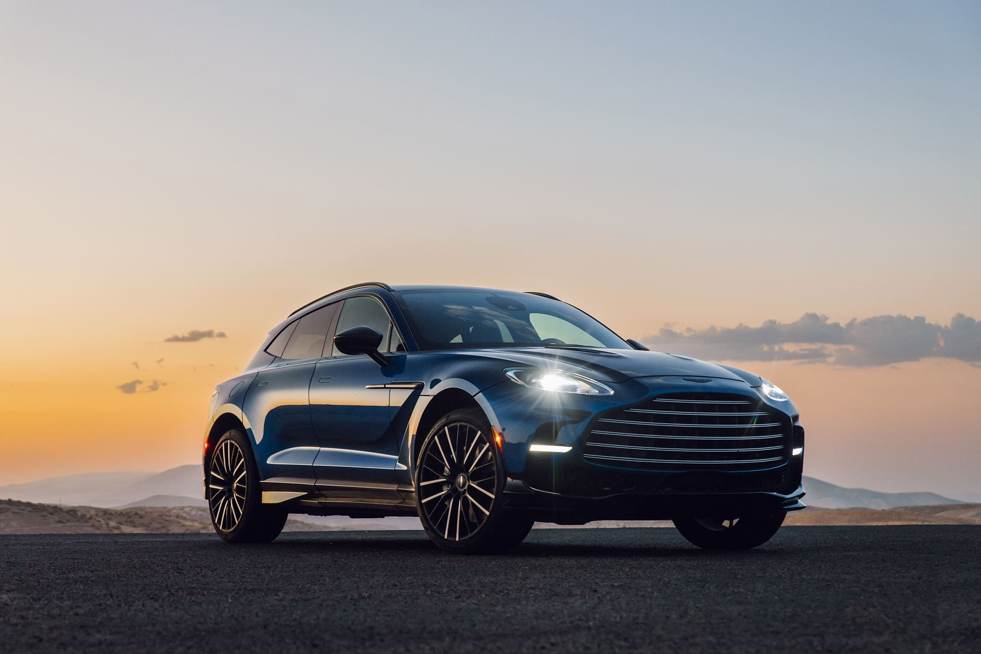 us-testdrive-dbx707-2023